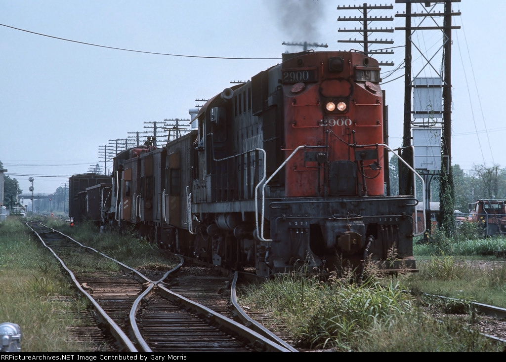 SP Alco RS11 #2900 working in Houston